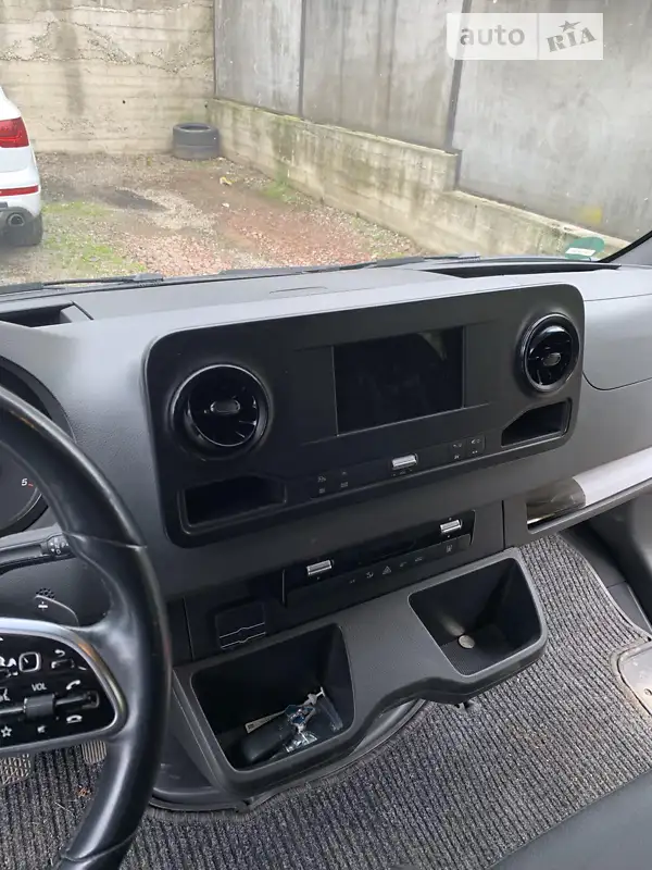 Consola Mercedes Benz Sprinter 2018+ 10" Pulgadas – APOLO AUDIO